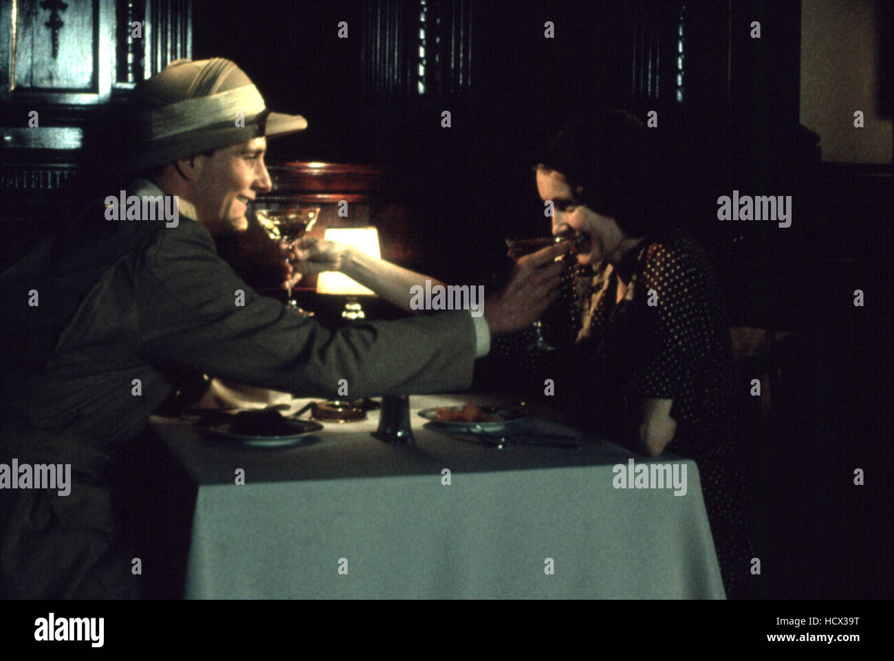 THE PURPLE ROSE OF CAIRO, Jeff Daniels, Mia Farrow, 1985 Stock Photo ...