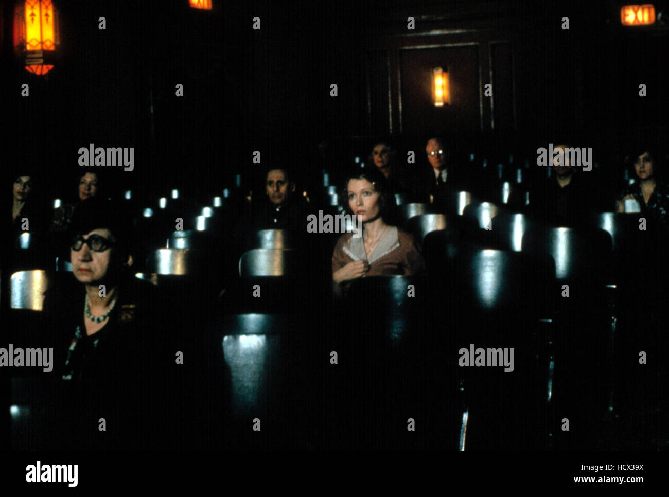 THE PURPLE ROSE OF CAIRO, Mia Farrow, 1985 Stock Photo - Alamy