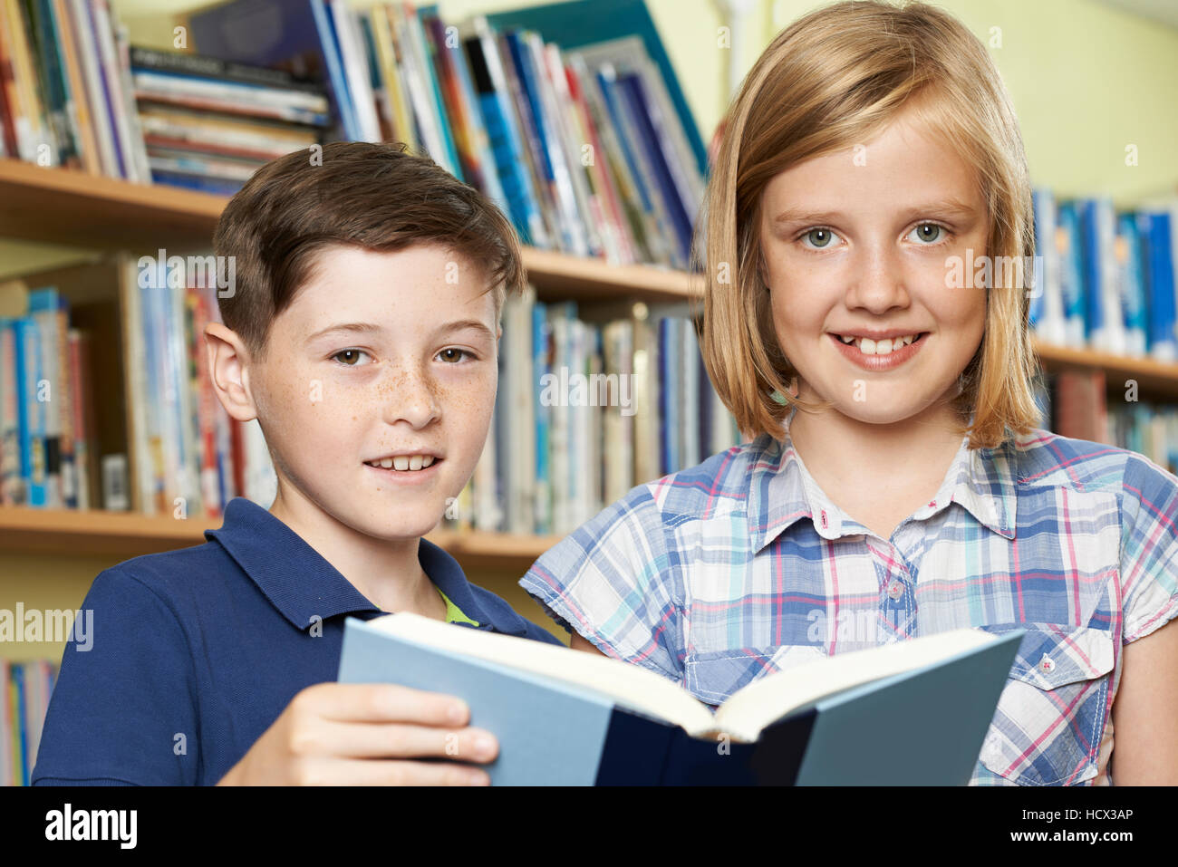 Pupils library hi-res stock photography and images - Alamy
