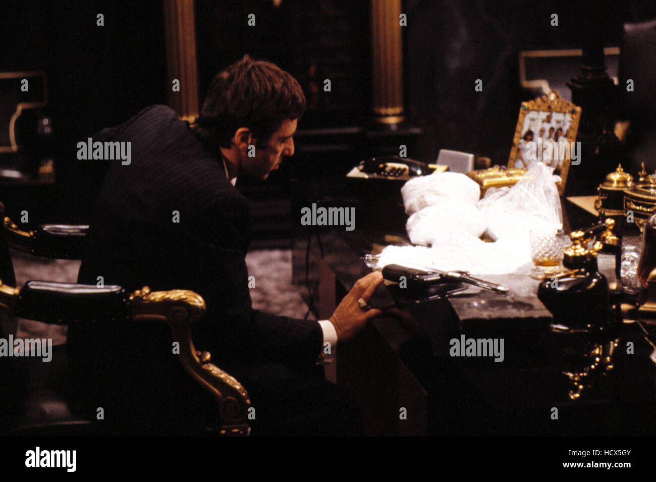 Scarface al pacino cocaine hi-res stock photography and images - Alamy
