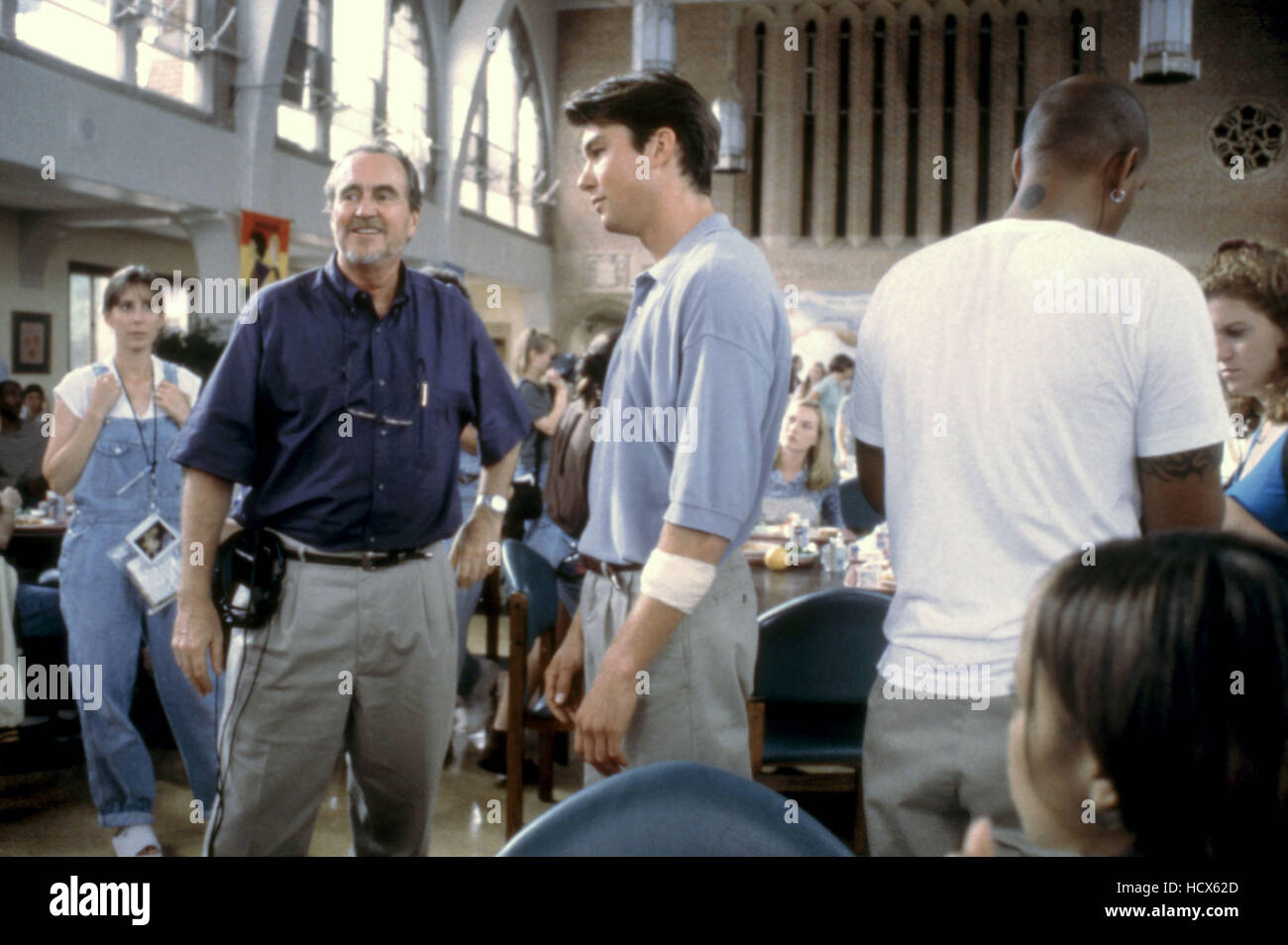 SCREAM 2, center: director Wes Craven, Jerry O'Connell, on set, 1997 ...