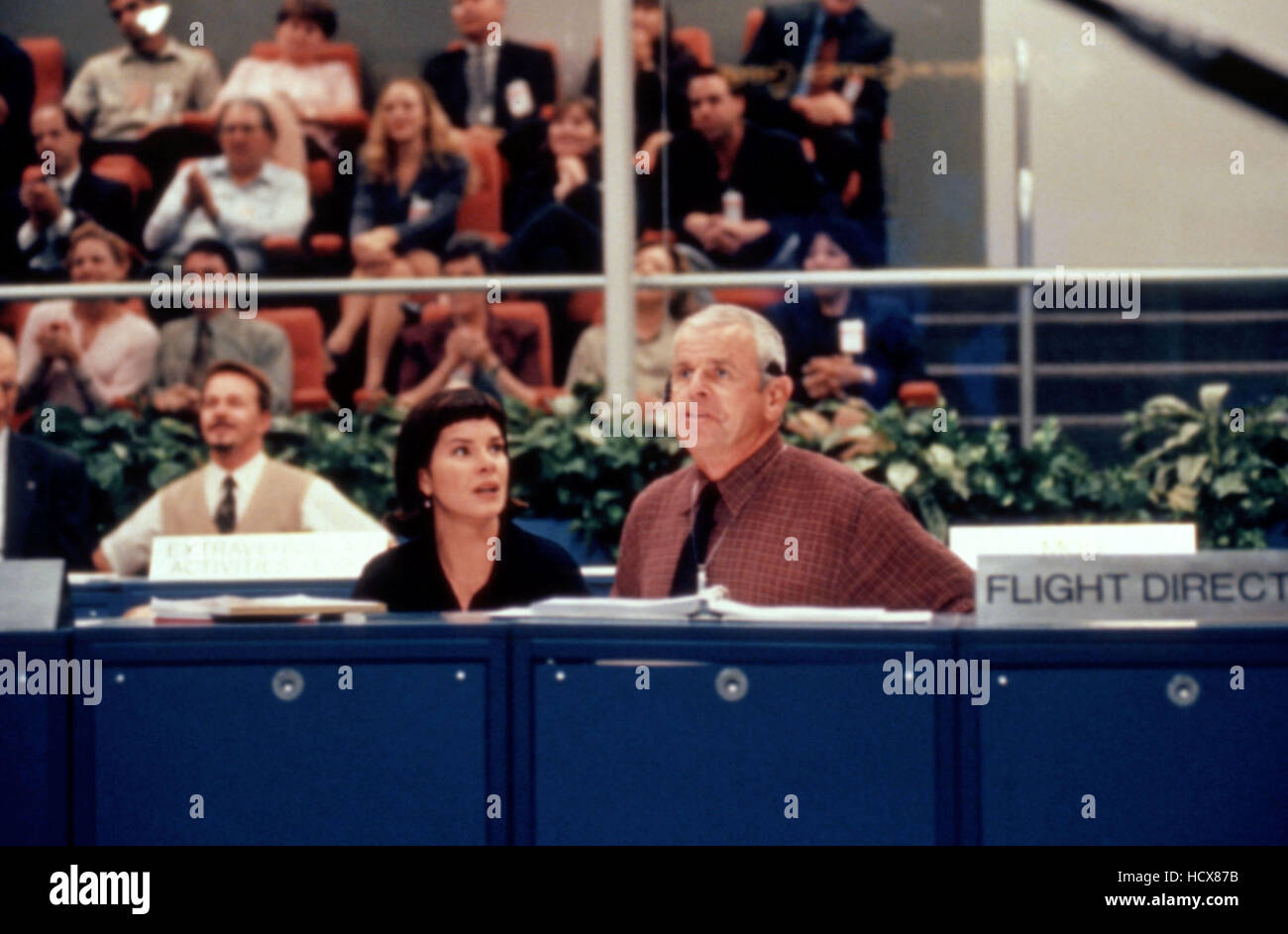 SPACE COWBOYS, Marcia Gay Harden, William Devane (r.), 2000. ©Warner ...