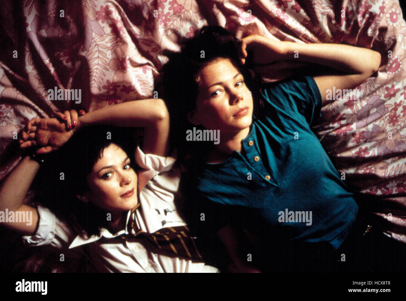 ME WITHOUT YOU, Anna Friel, Michelle Williams, 2001 Stock Photo - Alamy