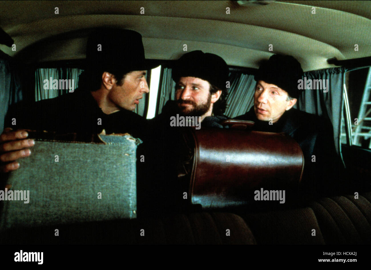 MOSCOW ON THE HUDSON, Robin Williams, Savely Kramarov, 1984 Stock Photo ...