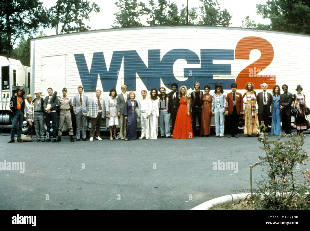 NASHVILLE, cast portrait (Director Robert Altman is 3rd from left ...