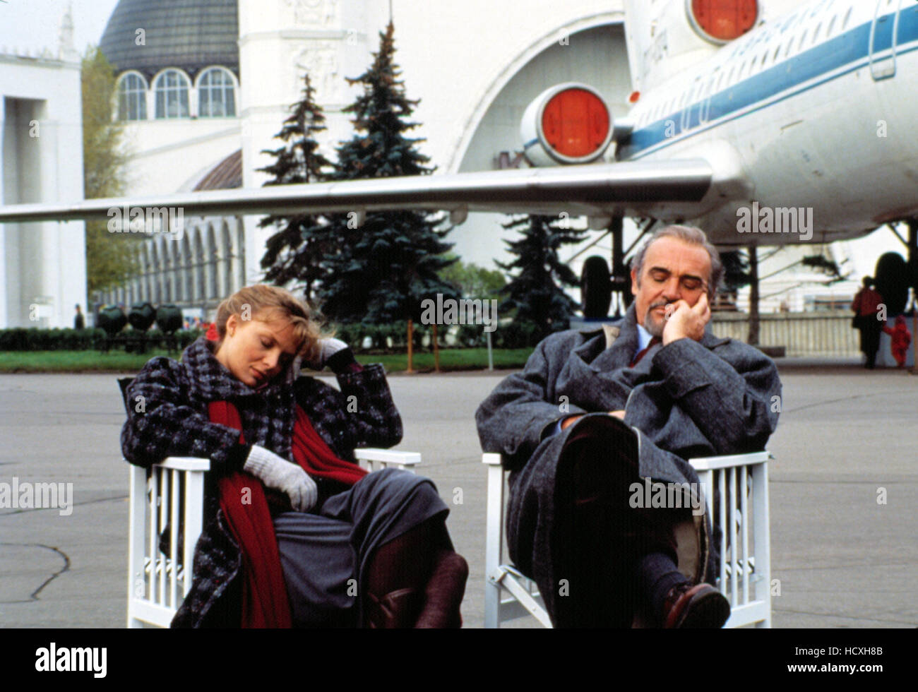 RUSSIA HOUSE, Michelle Pfeiffer & Sean Connery relax on set, 1990 Stock ...