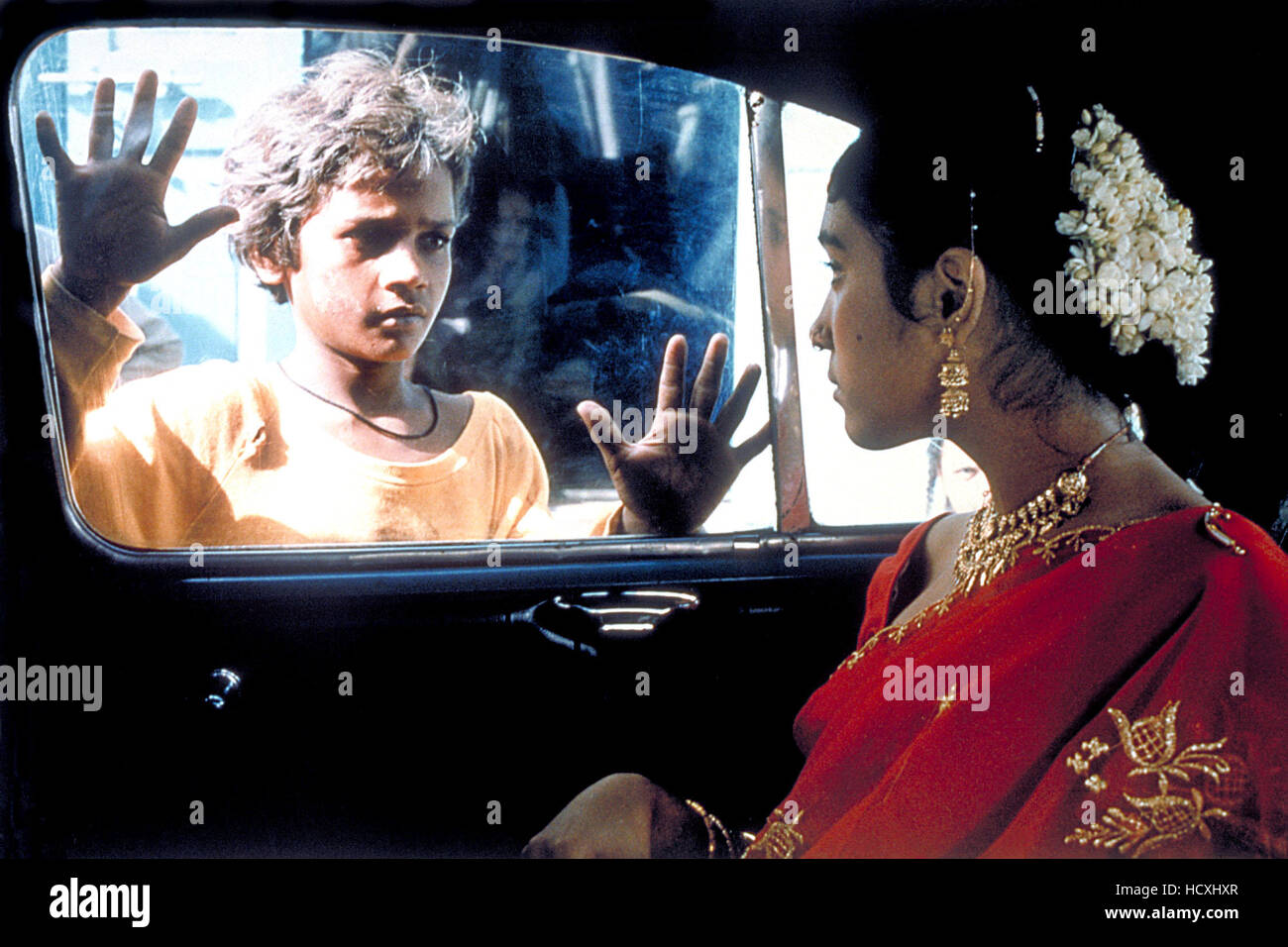 SALAAM BOMBAY, (aka SALAAM BOMBAY!), from left: Shafiq Syed, Chanda ...