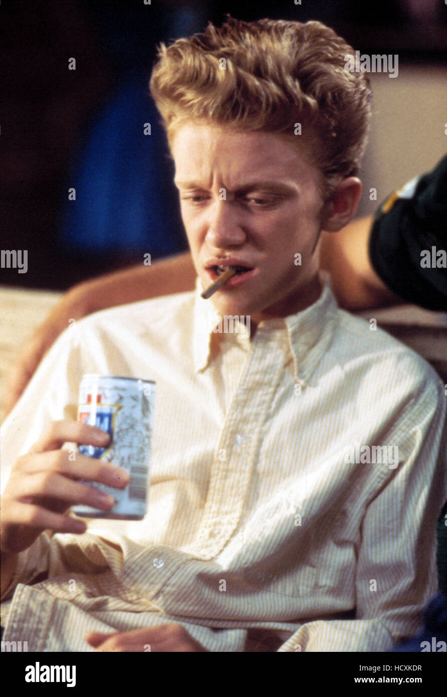 Teenager smoking and drinking hi-res stock photography and images - Alamy