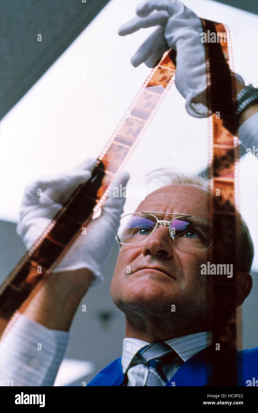 ONE HOUR PHOTO, Robin Williams, 2002, TM & Copyright (c) 20th Century ...