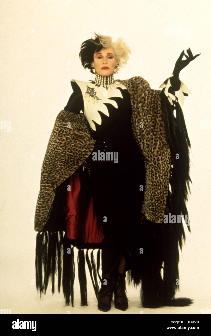 101 DALMATIANS, (aka ONE HUNDRED AND ONE DALMATIANS), Glenn Close, 1996 ...