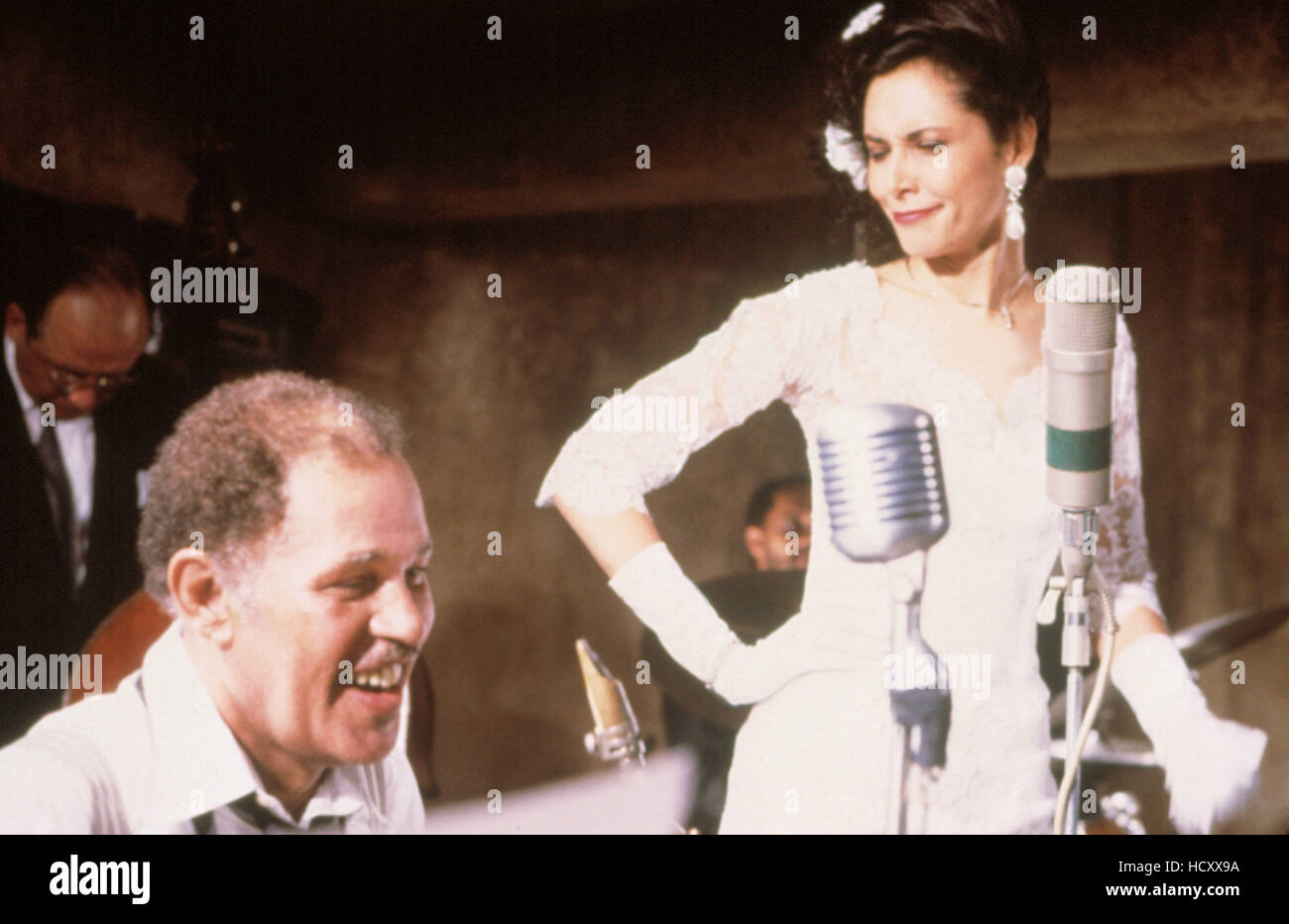 ROUND MIDNIGHT, Dexter Gordon, Lonette McKee, 1986 Stock Photo - Alamy