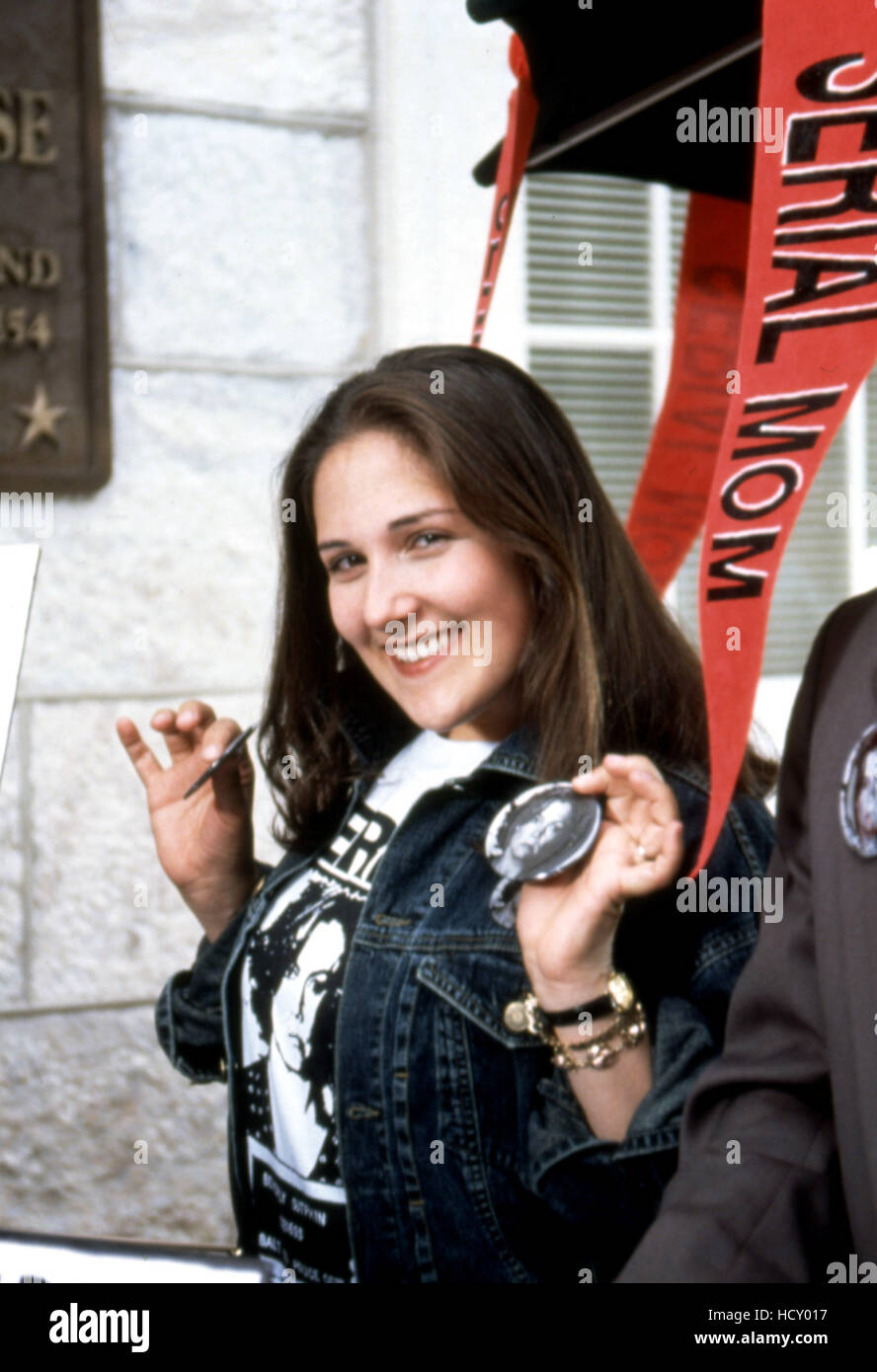 SERIAL MOM, Ricki Lake, 1994, (c)Savoy Pictures/courtesy Everett ...