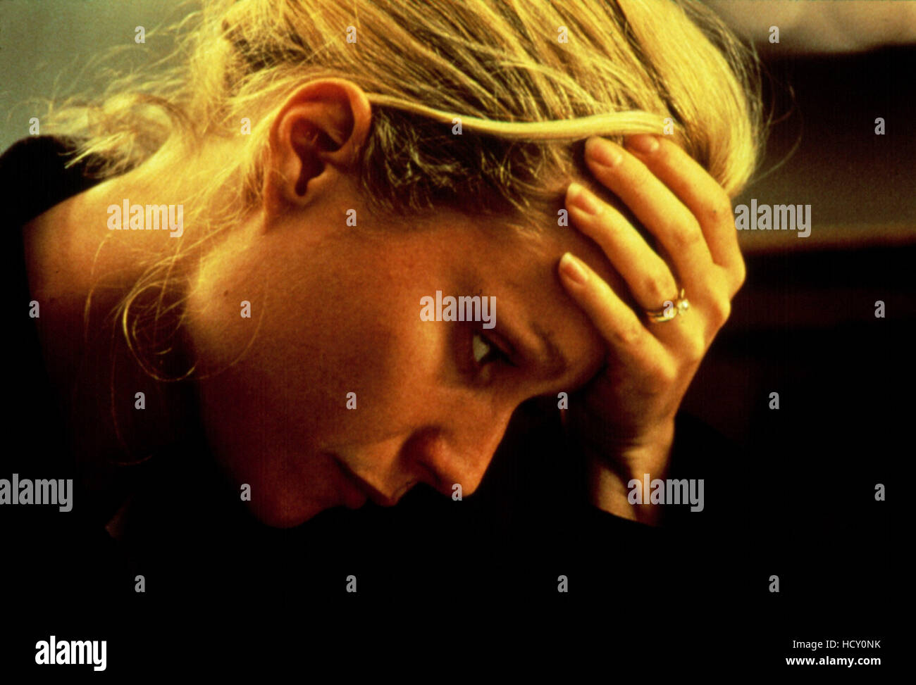 SEVEN,(aka SE7EN), Gwyneth Paltrow, 1995, hand on forehead Stock Photo ...