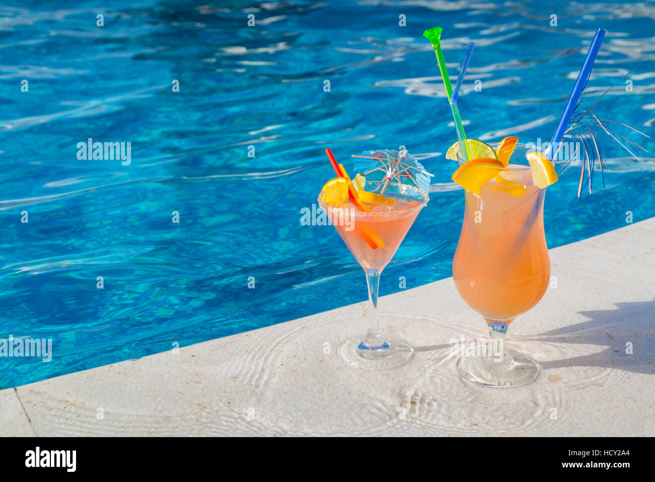 Cocktails by the pool hi-res stock photography and images - Alamy