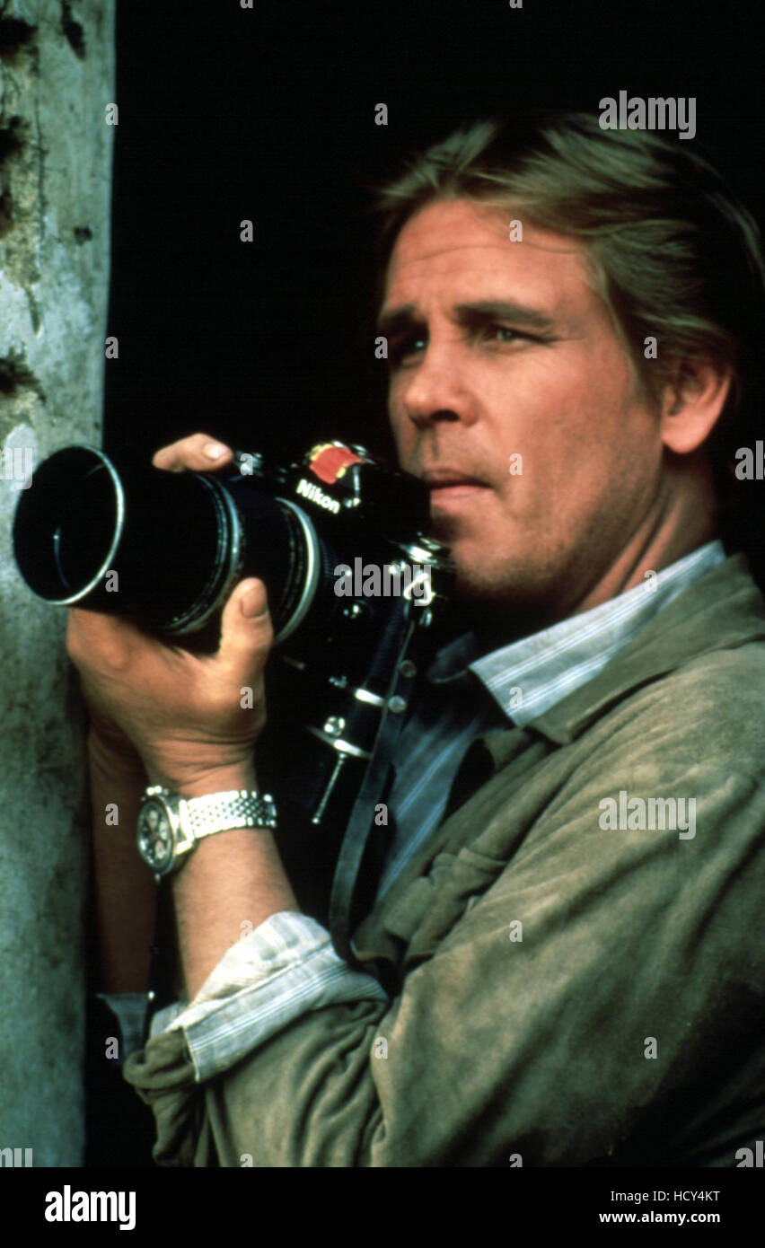 UNDER FIRE, Nick Nolte, 1983, with camera Stock Photo - Alamy
