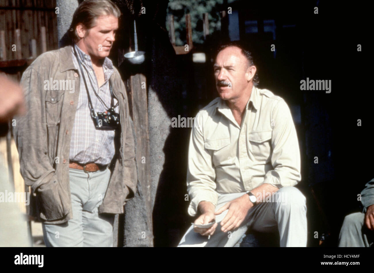 UNDER FIRE, Nick Nolte (with Leica camera), Gene Hackman, 1983, (c ...