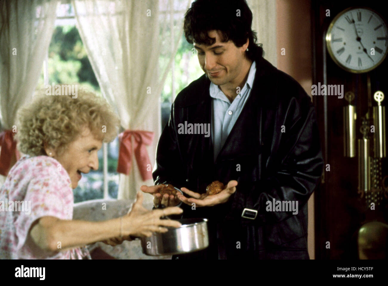 WEDDING SINGER, Ellen Albertini Dow, Adam Sandler, 1998 Stock Photo - Alamy