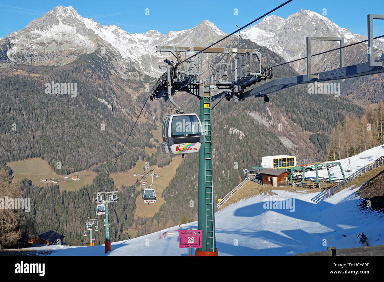 Mountain summit cable car hi-res stock photography and images - Alamy