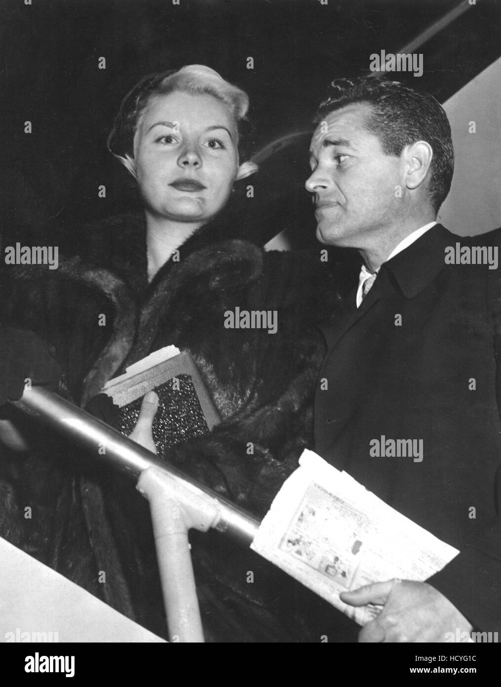 BARBARA PAYTON, with Tom Neal boarding an airplane from London Airport ...