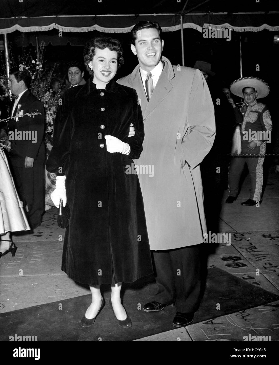 Barbara Rush with husband, Jeffrey Hunter, at the premiere of VIVA ...