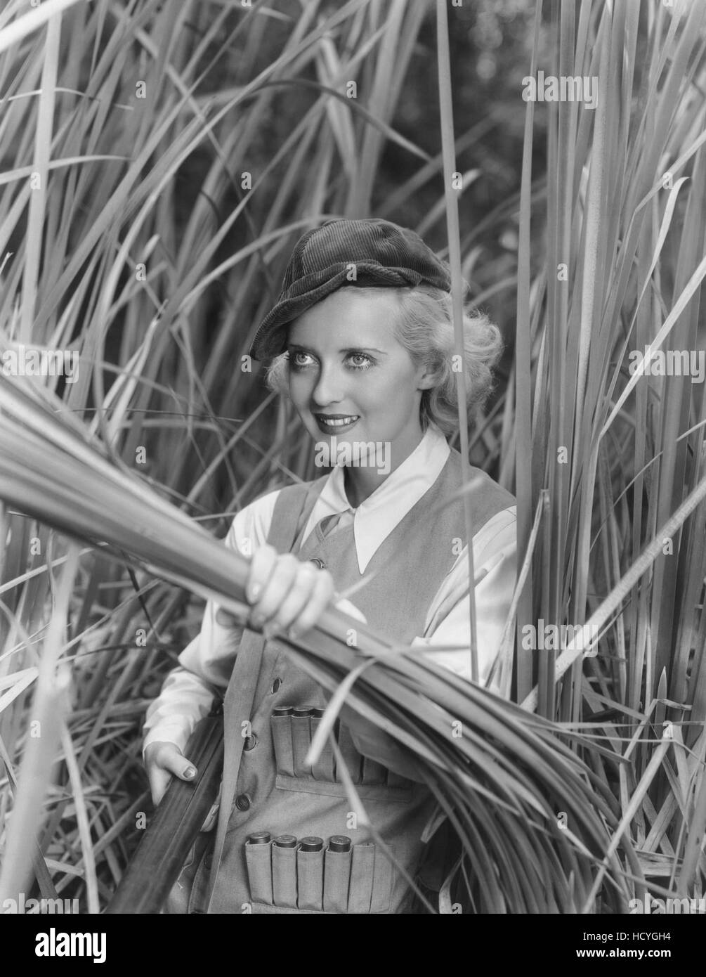 Bette Davis on the hunt, 1932 Stock Photo - Alamy
