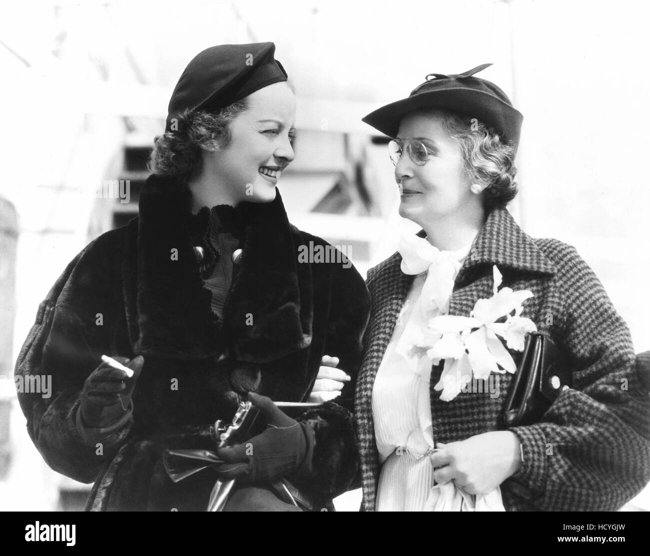 Bette Davis, left, and her mother, Ruth Davis, ca. 1935 Stock Photo - Alamy