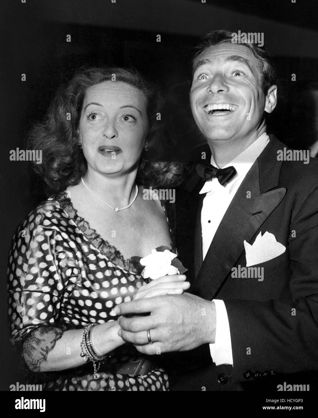 BETTE DAVIS with husband GARY MERRILL, 1951 Stock Photo - Alamy