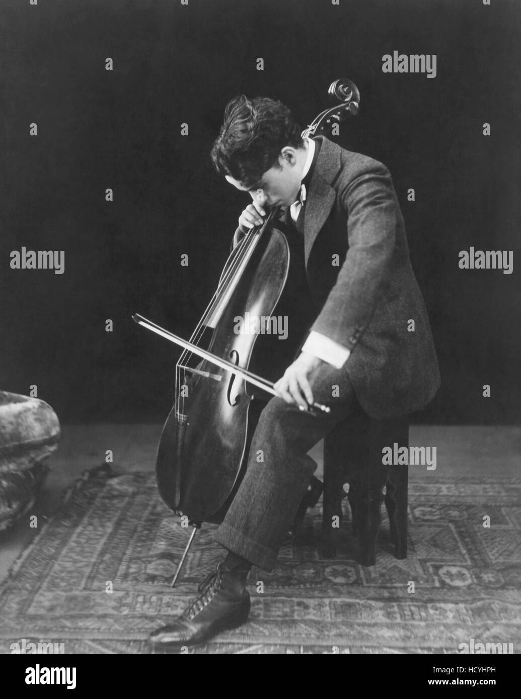 Charlie Chaplin playing the cello, ca. 1920 Stock Photo - Alamy