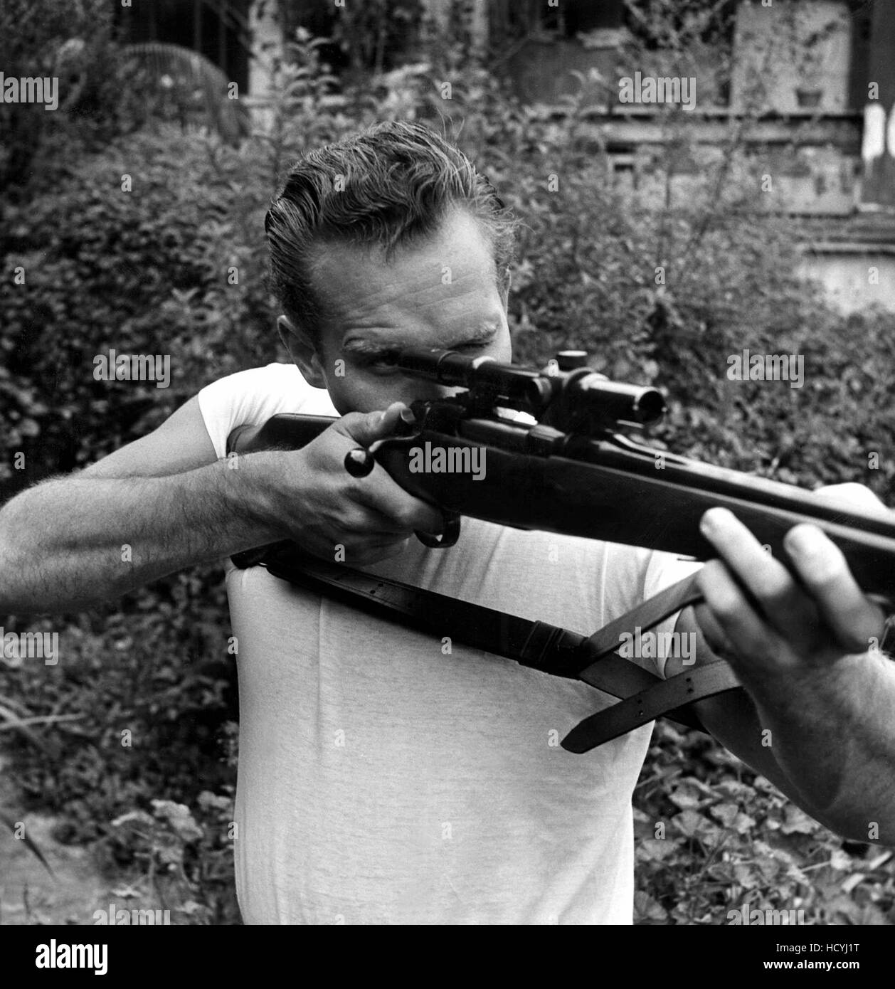 CHARLTON HESTON shows off his gun collection, c. 1950s Stock Photo - Alamy