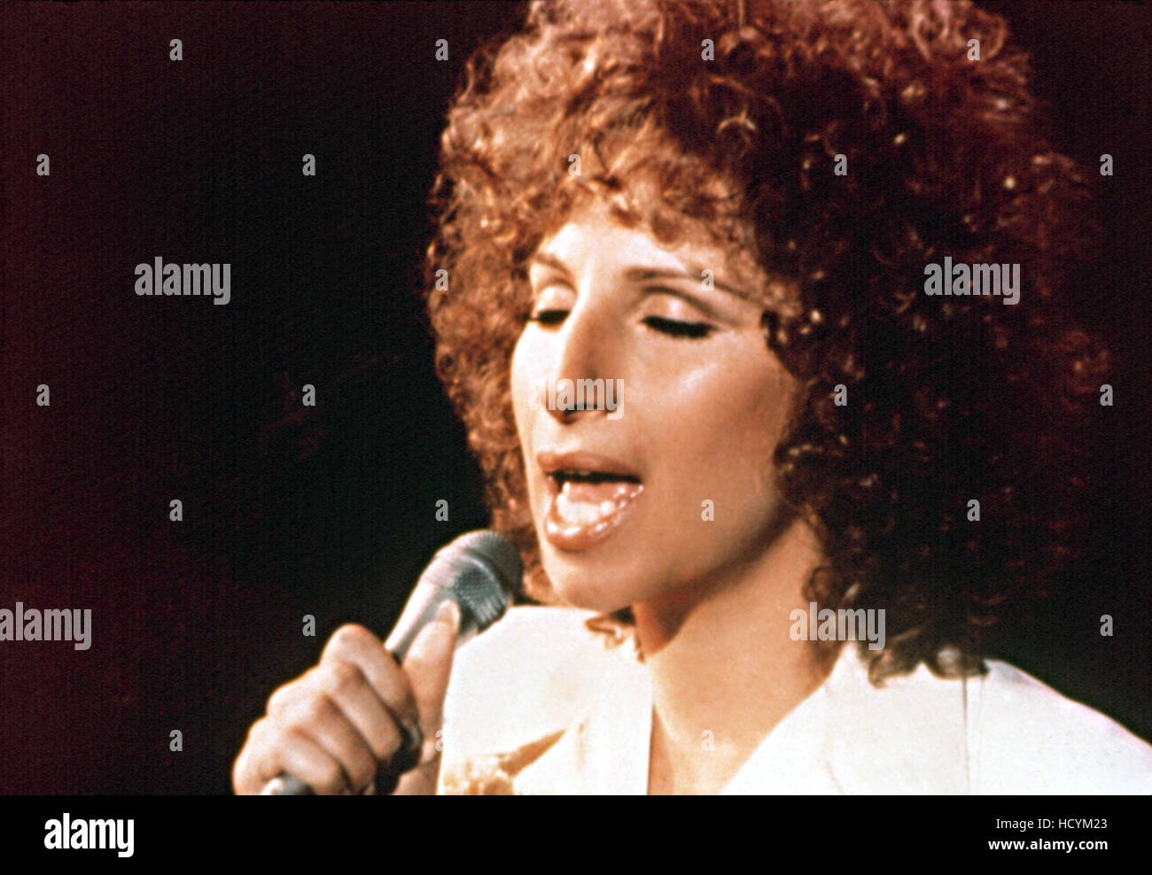STAR IS BORN, Barbra Streisand, 1976, singing Stock Photo - Alamy