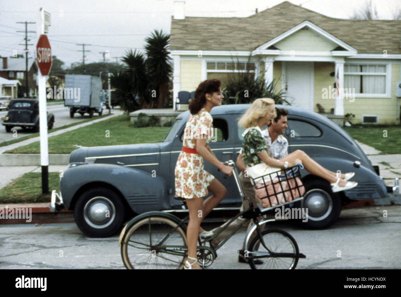 SWING SHIFT, Christine Lahti, Goldie Hawn, Kurt Russell, 1984 Stock ...