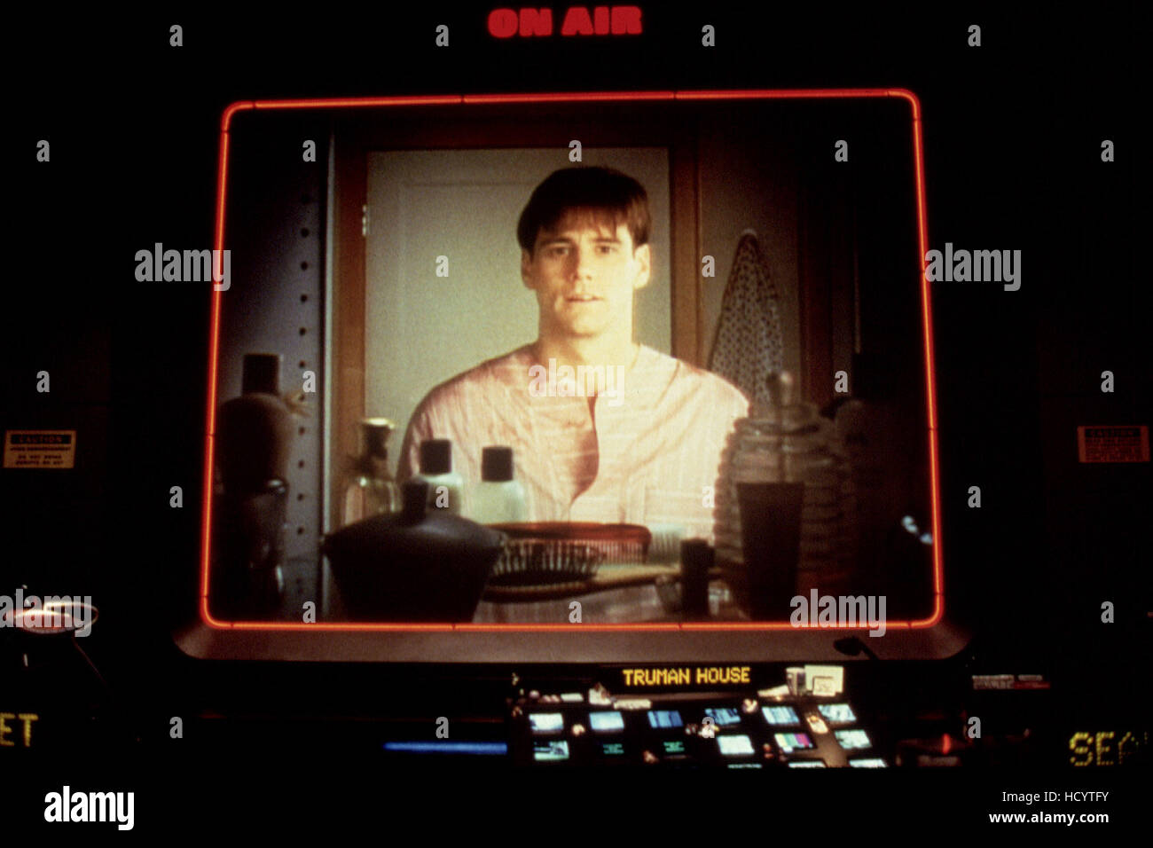 TRUMAN SHOW, Jim Carrey, 1998, television moniter Stock Photo - Alamy
