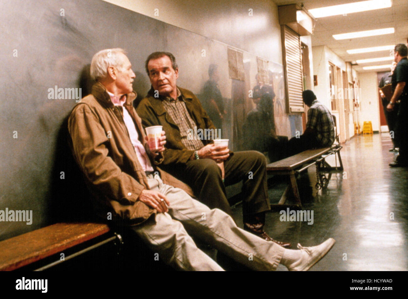 TWILIGHT, Paul Newman, James Garner, 1998, bench Stock Photo - Alamy