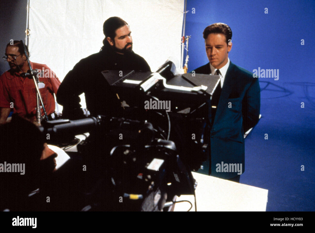 Director Brett Leonard, Russell Crowe preparing a blue screen special ...