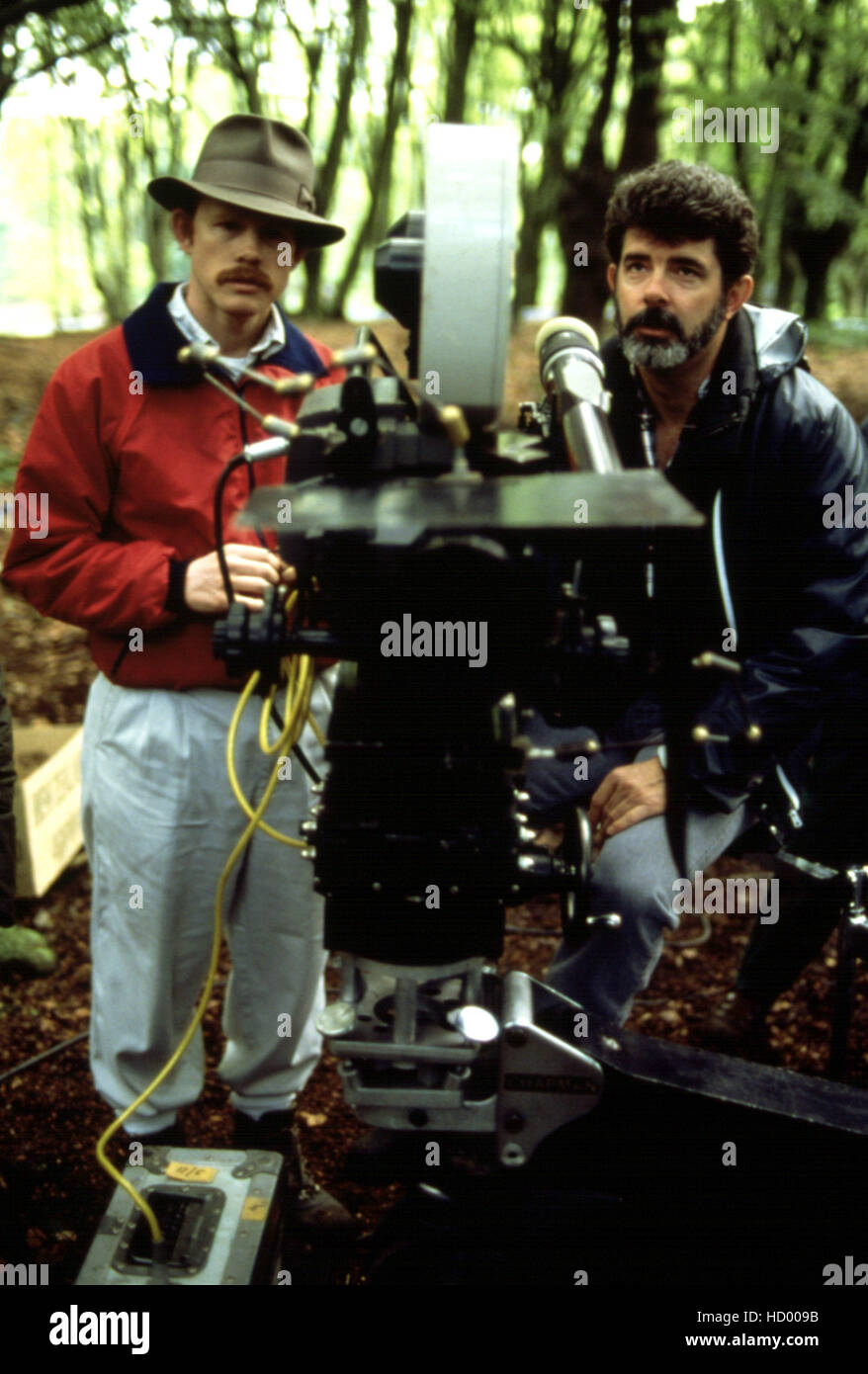 Director Ron Howard and producer George Lucus on the set of WILLOW ...