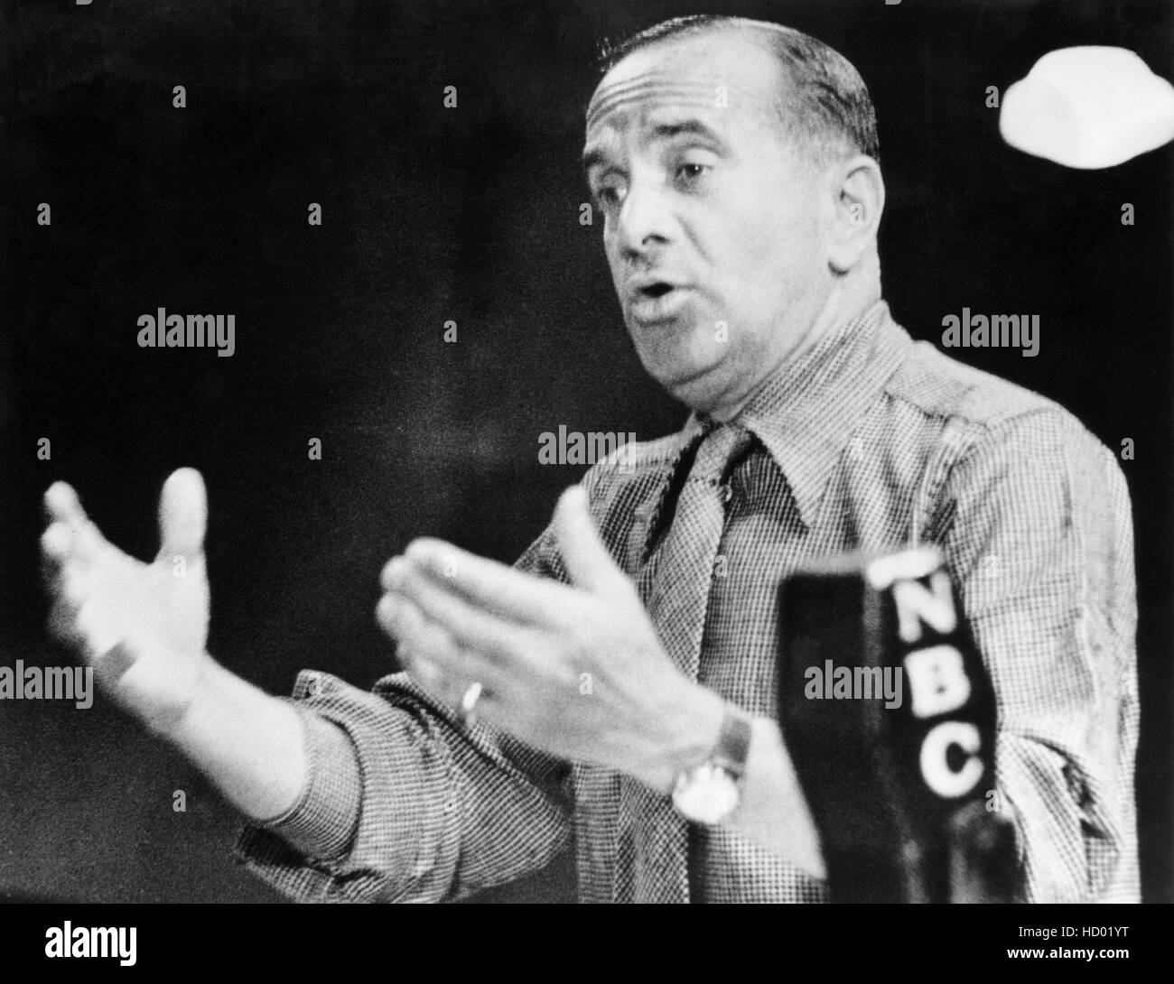 Al Jolson appearing on N.B.C. radio series, ca. 1935 Stock Photo - Alamy