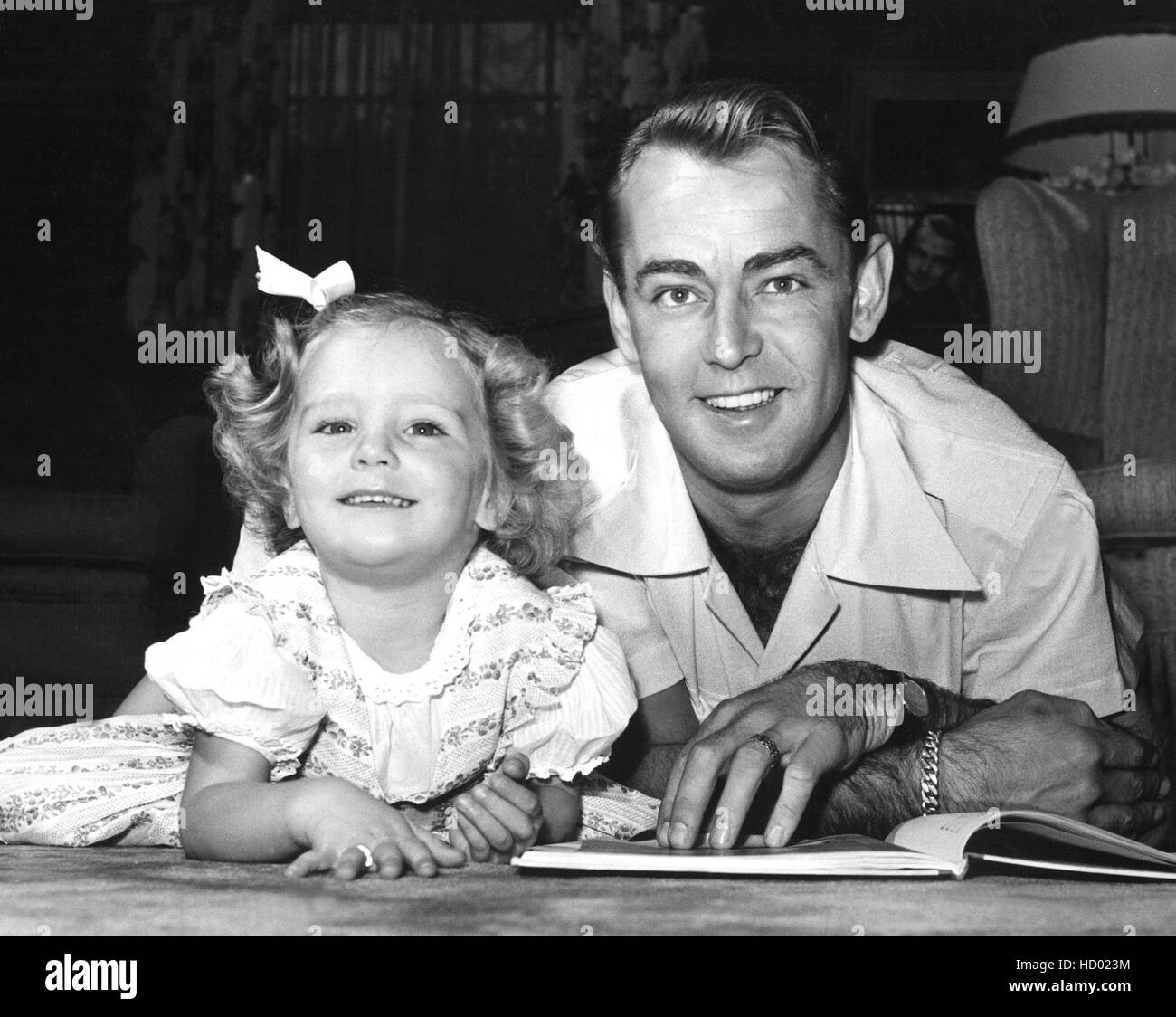 ALAN LADD, with daughter Alana, circa 1946 Stock Photo - Alamy