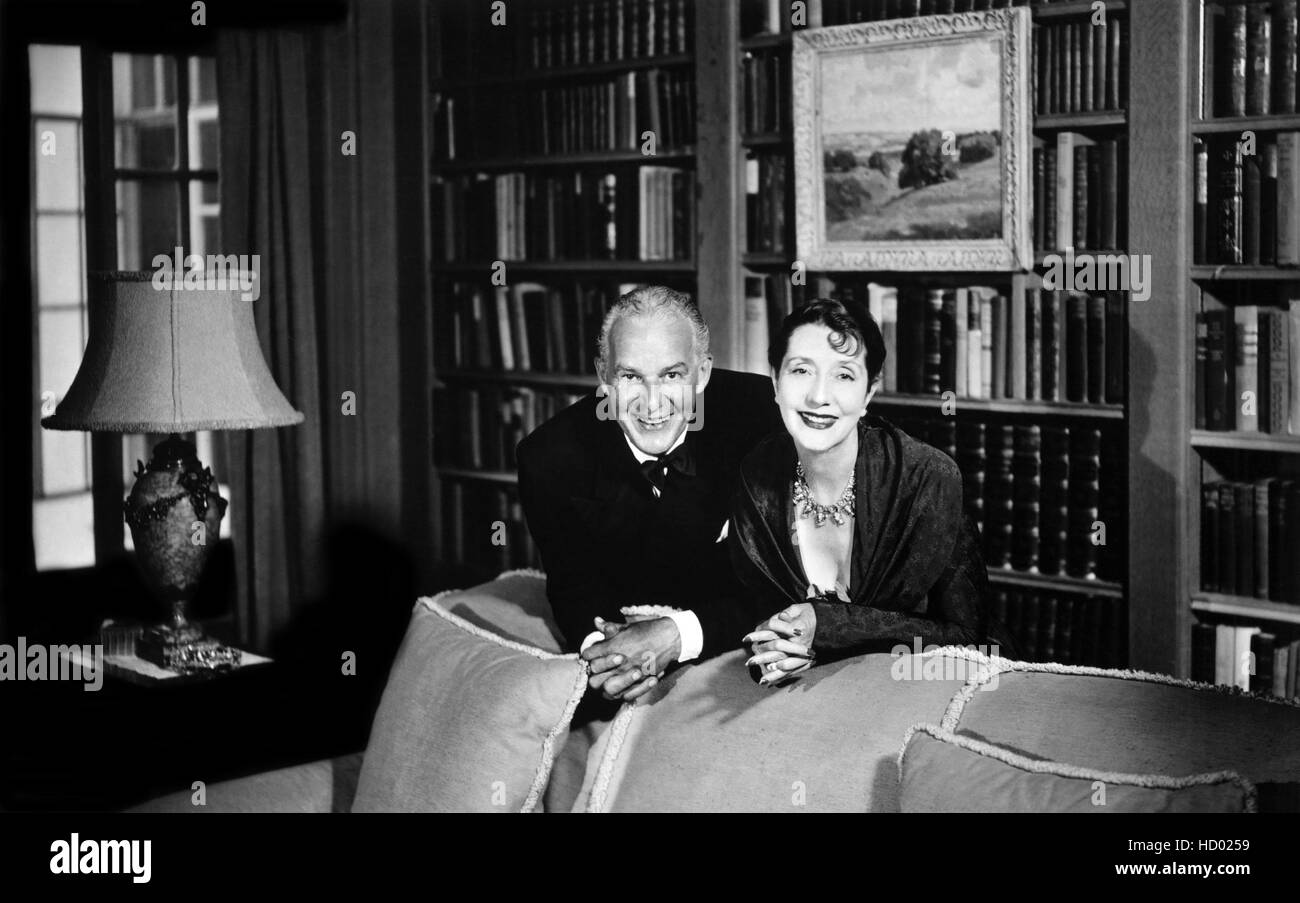 Alfred Lunt and Lynn Fontanne pose in their home library in Genesee ...