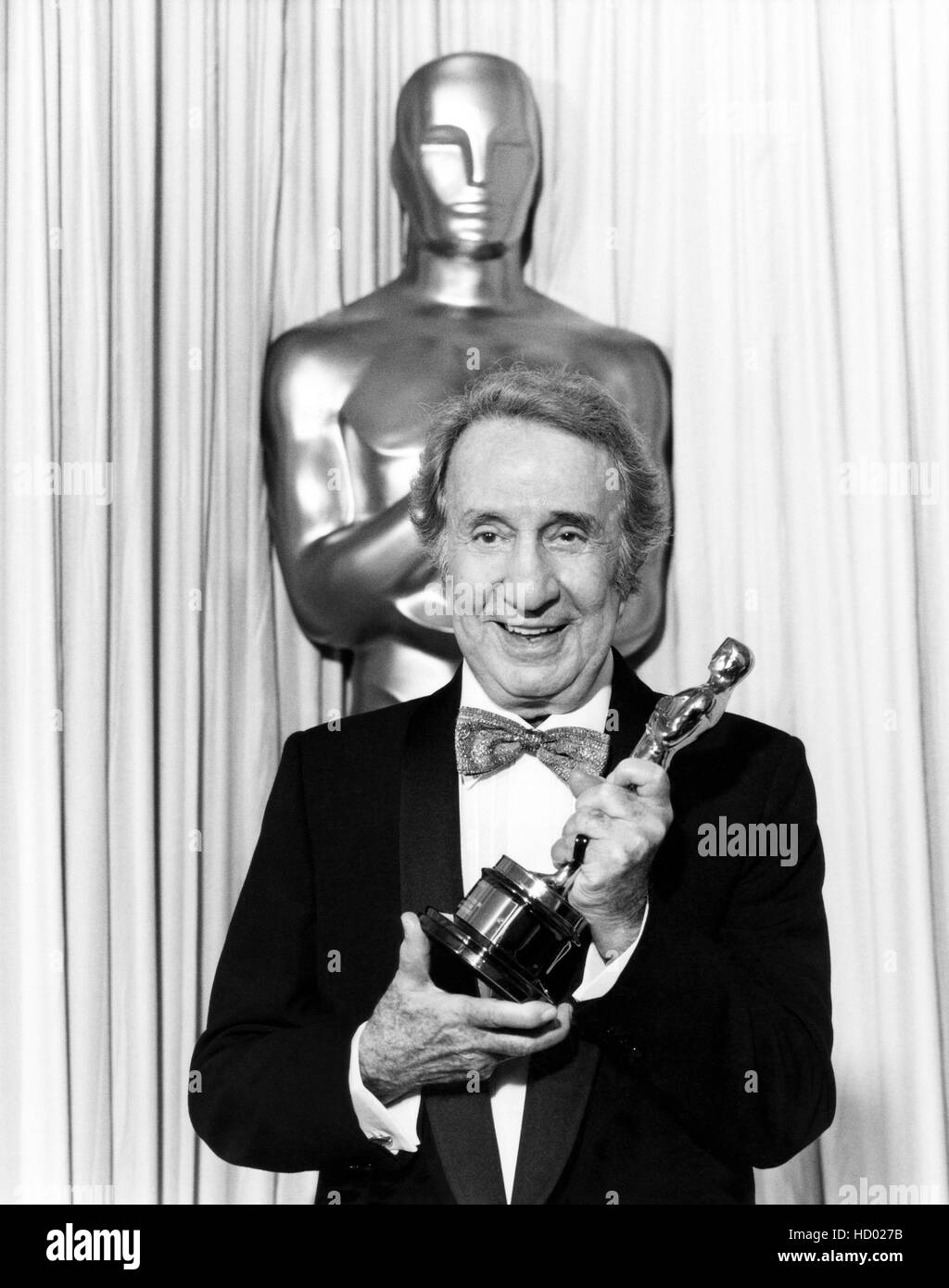 Alex North, film composer, with his honorary Academy Award, 1986 Stock ...