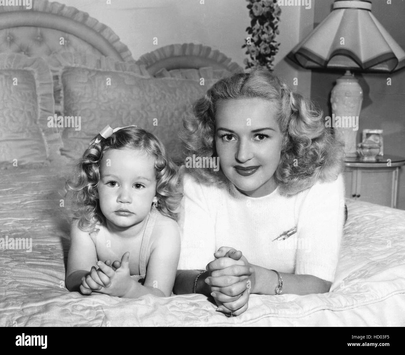 Betty Grable, at home with her daughter Victoria James, 1946 Stock ...