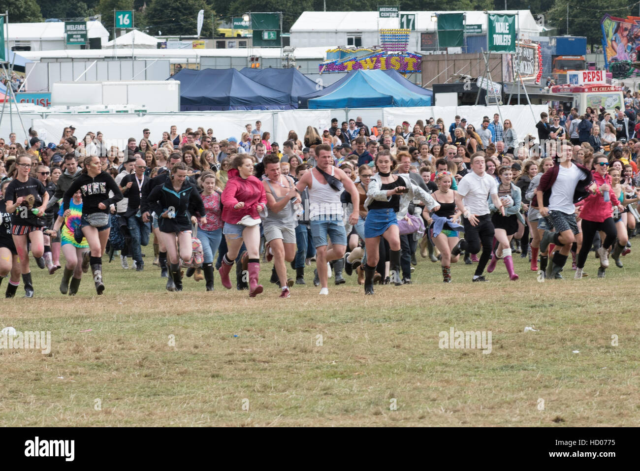 V Festival - Weston Park, Staffordshire - Day 2 Featuring: Atmosphere ...
