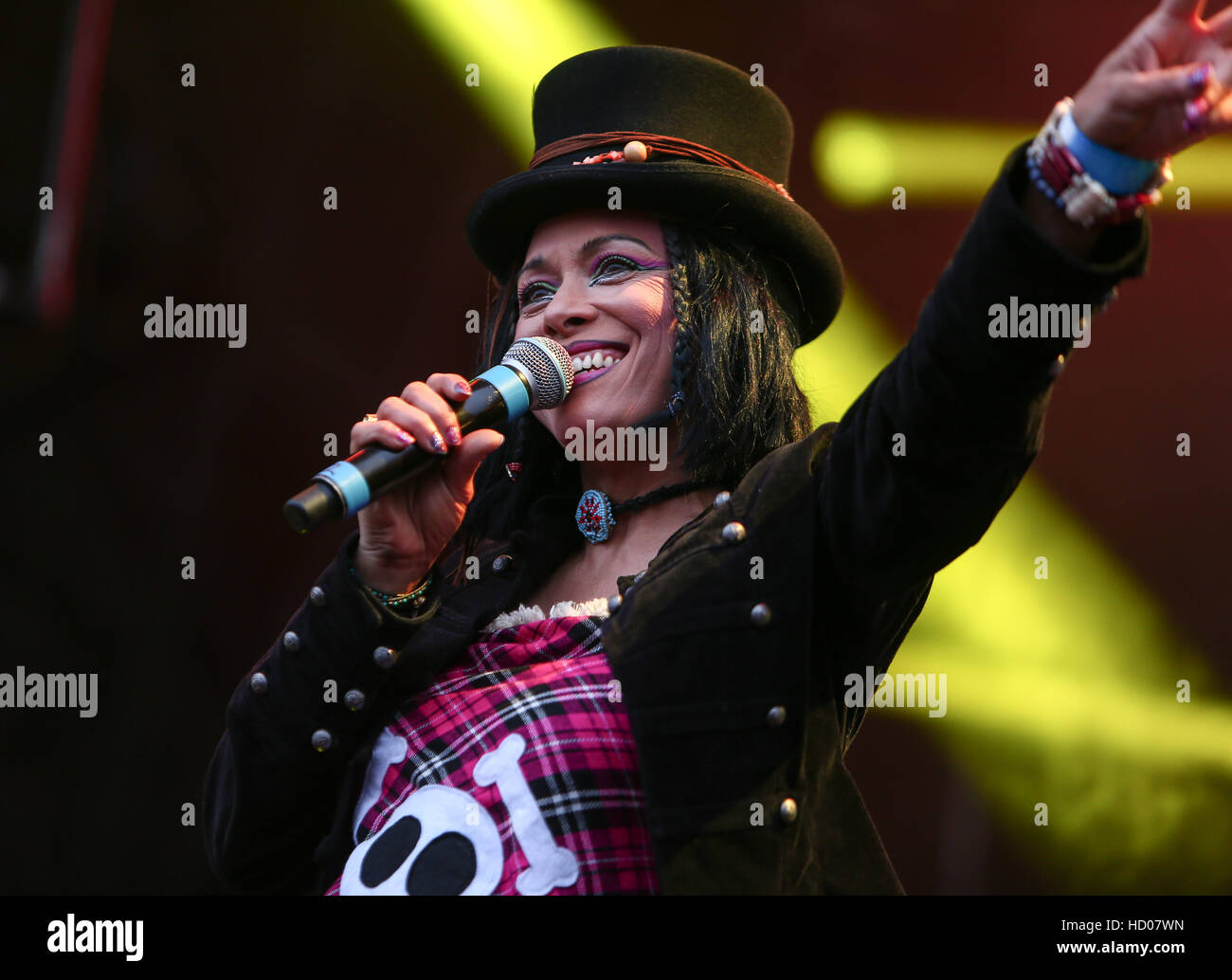Annabella lwin hi-res stock photography and images - Alamy