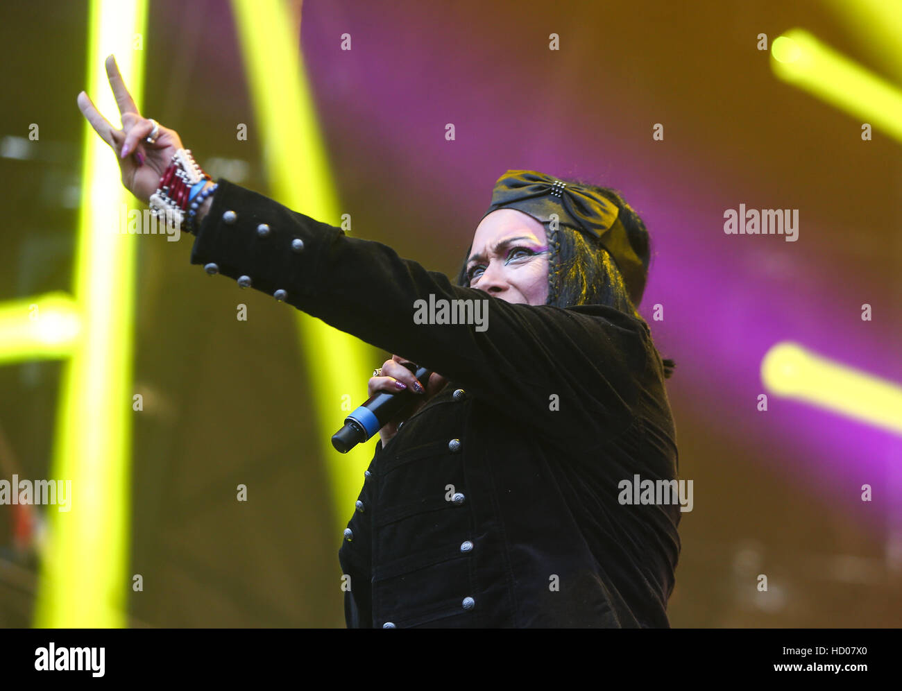 Rewind South Festival - Performances - Henley-on-Thames Annabella's Bow Wow Wow Featuring ...