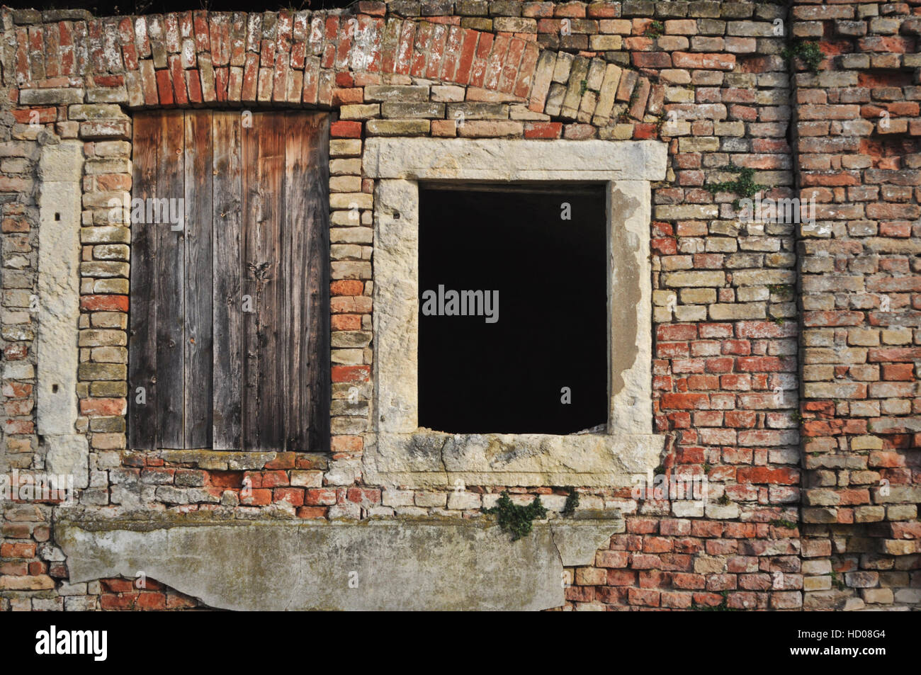 Windows of an abandoned building Stock Photo - Alamy