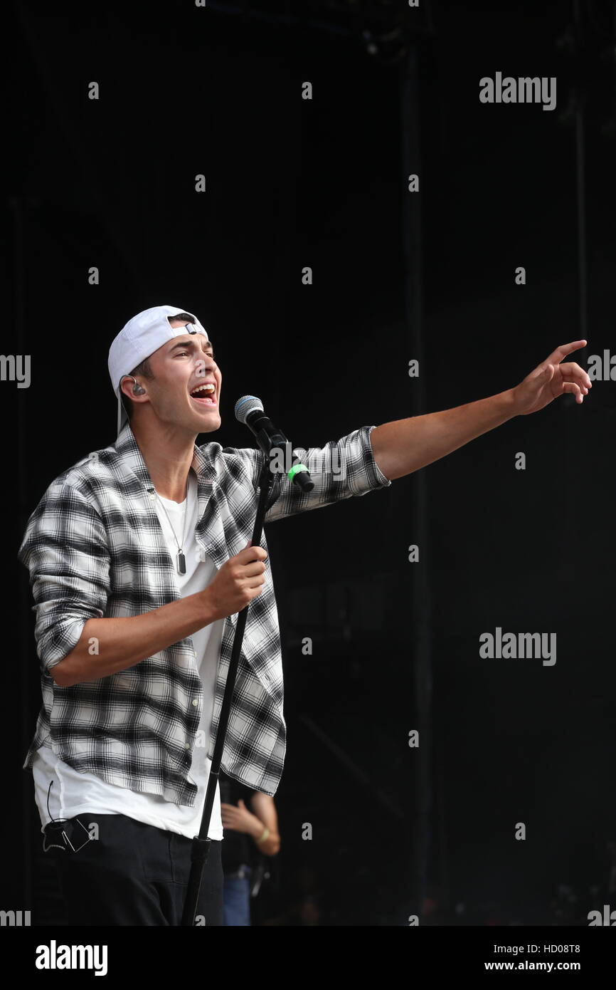 Cal Shapiro of Timeflies on stage during Day Two of the 2016 Billboard ...