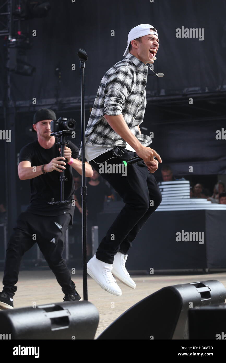 Rob Resnick and Cal Shapiro of Timeflies on stage during Day Two of the ...