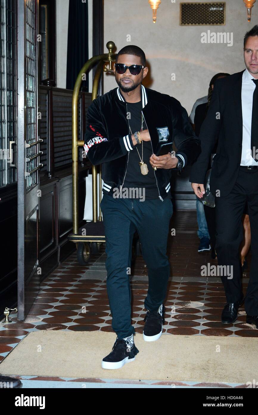 Usher leaving his hotel in New York Featuring: Usher Where: Manhattan ...