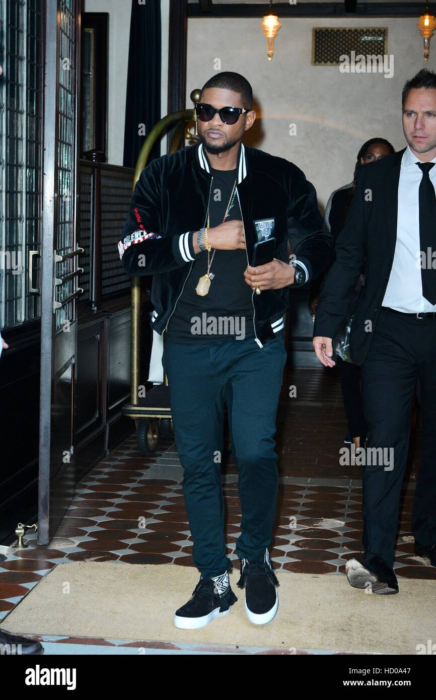 Usher leaving his hotel in New York Featuring: Usher Where: Manhattan ...