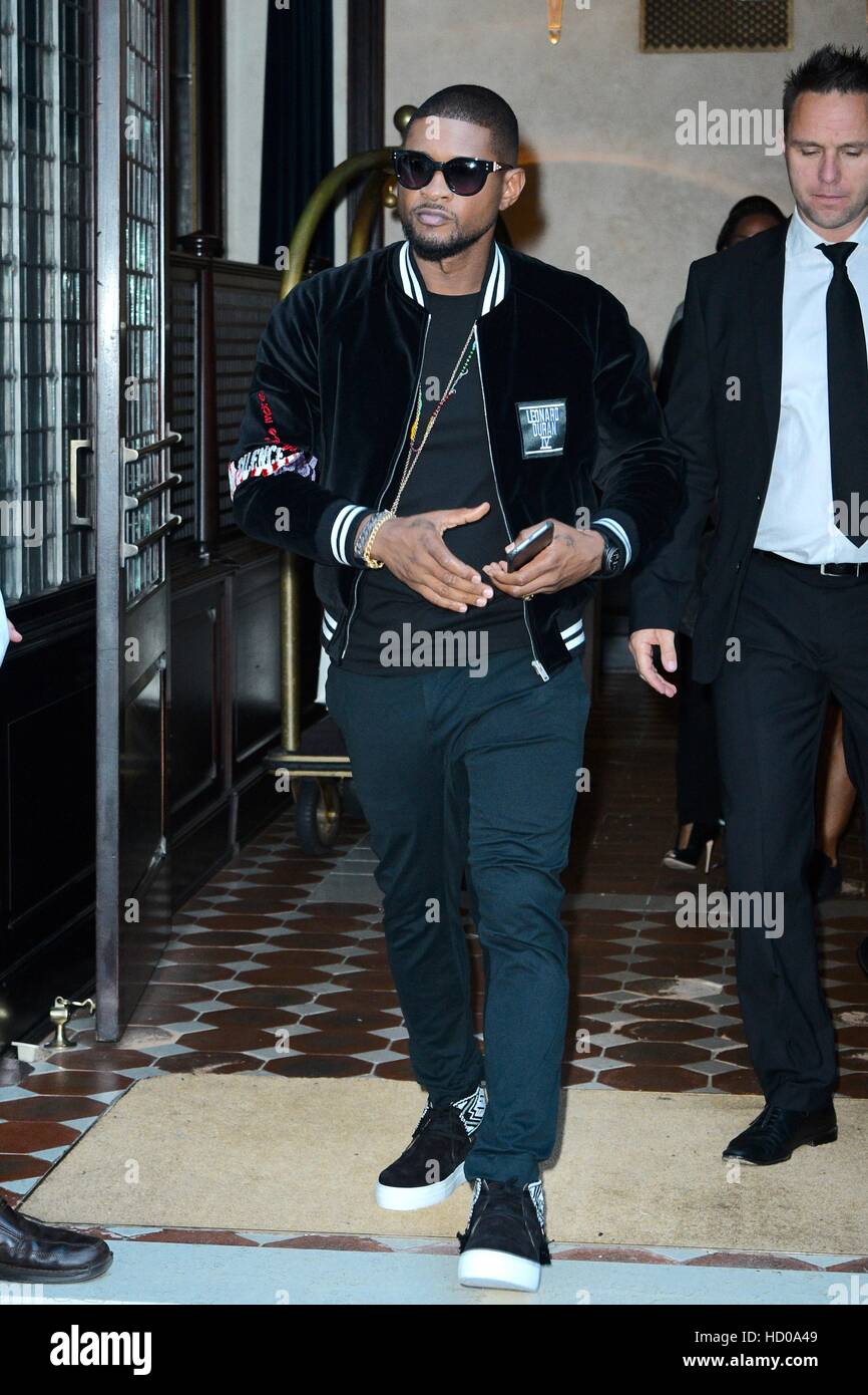 Usher leaving his hotel in New York Featuring: Usher Where: Manhattan ...