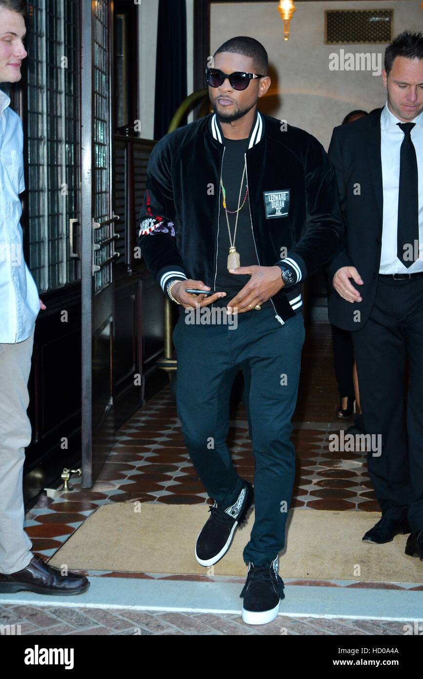 Usher leaving his hotel in New York Featuring: Usher Where: Manhattan ...